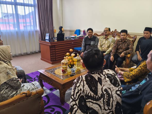 FUAD UIN Mahmud Yunus Batusangkar Terima Kunjungan Ketua Asosiasi Ilmu ...